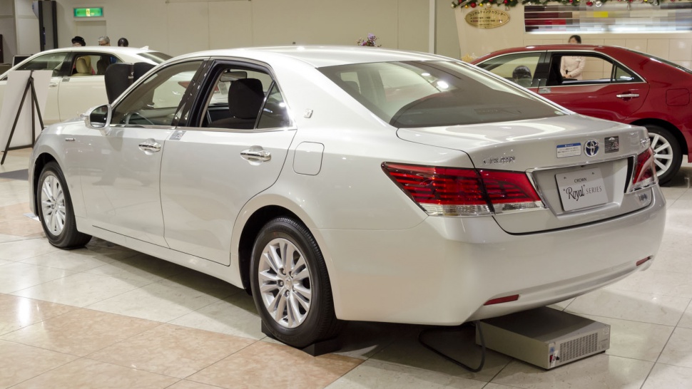 Toyota Crown Royal XIV (S210) 2.5 V6 24V (203 Hp) Automatic